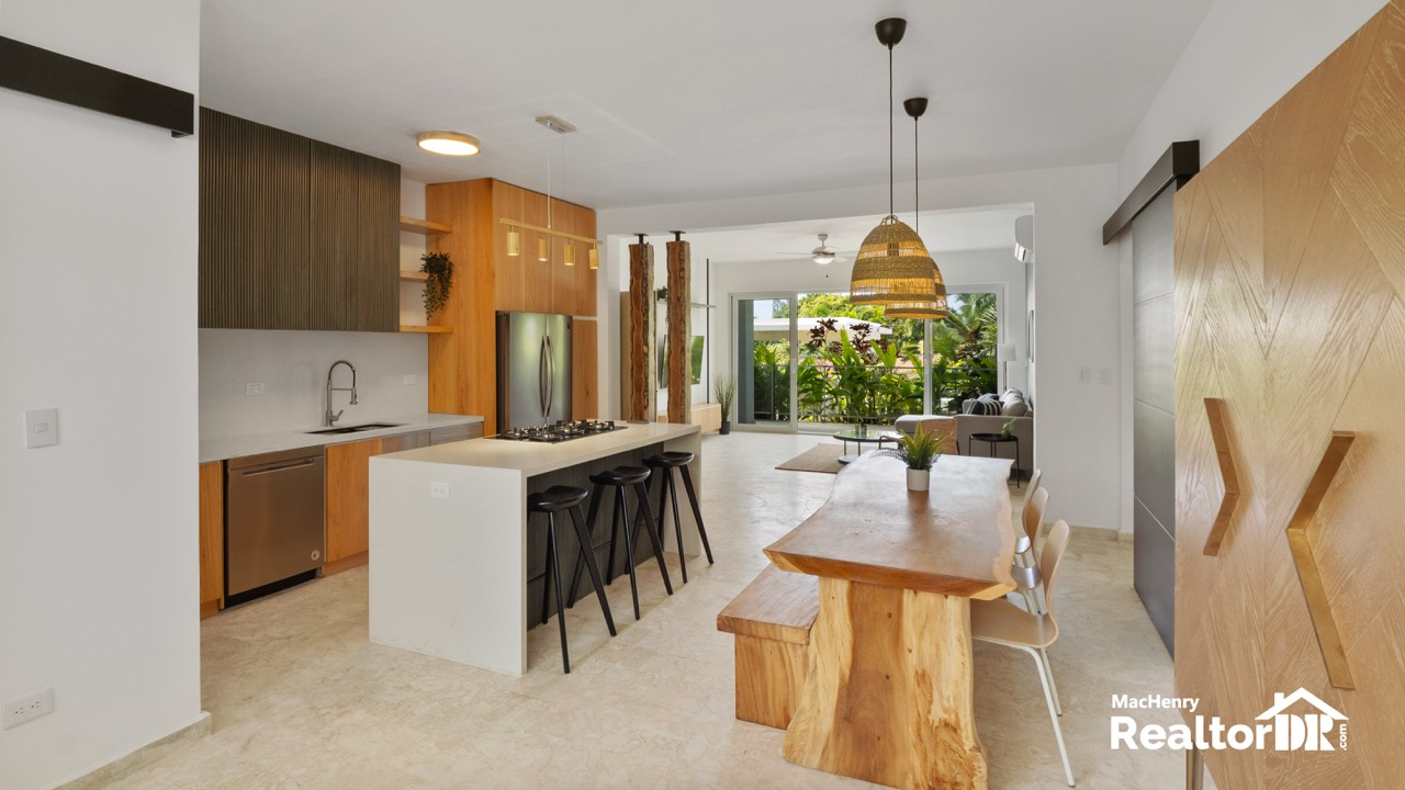 SPACIOUS 2-BEDROOM GROUND FLOOR CONDO WITH TERRACE 🌿 - RealtorDR